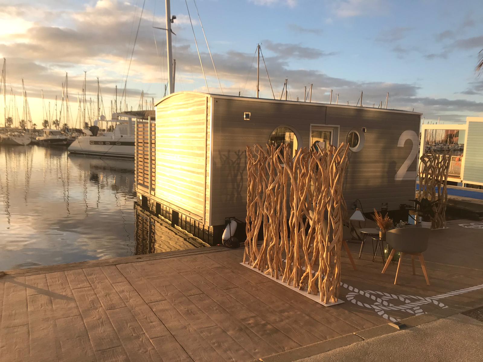 Ecocean | Biohut sous des hébergements flottants
